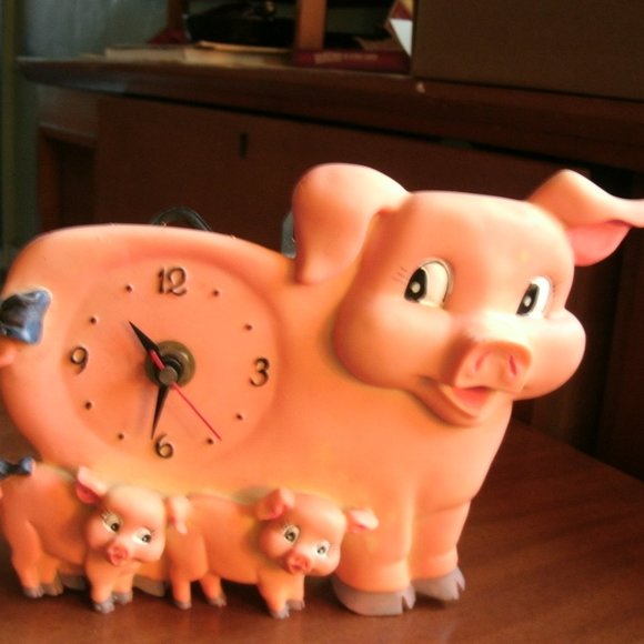 None | Accents | Hard Resin Pig Piggy Clock It Oinks On The Hour | Poshmark